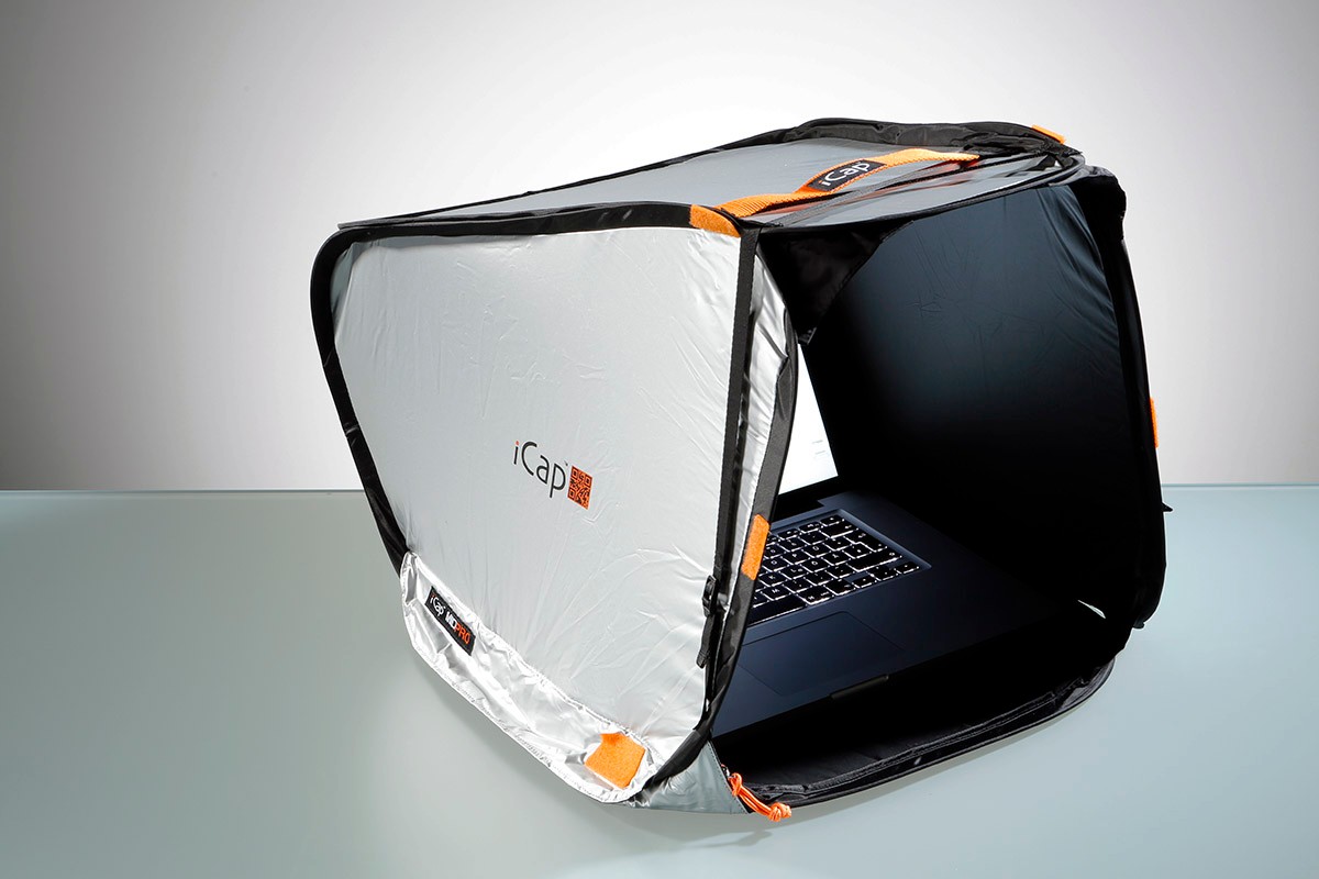 Buiten werken met je laptop in de zon